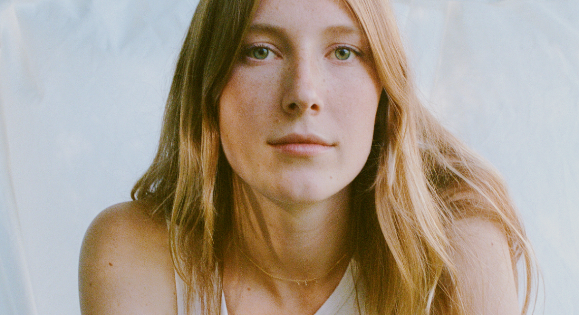 Georgia Harmer estrena single y anuncia su álbum debut