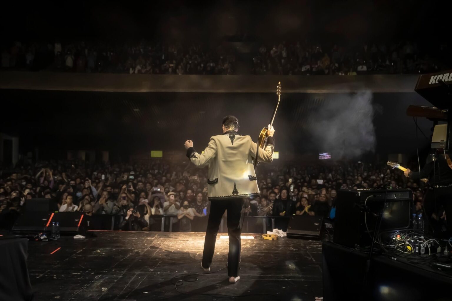 Adan Jodorowsky regreso con circo , luchas y mucha Música